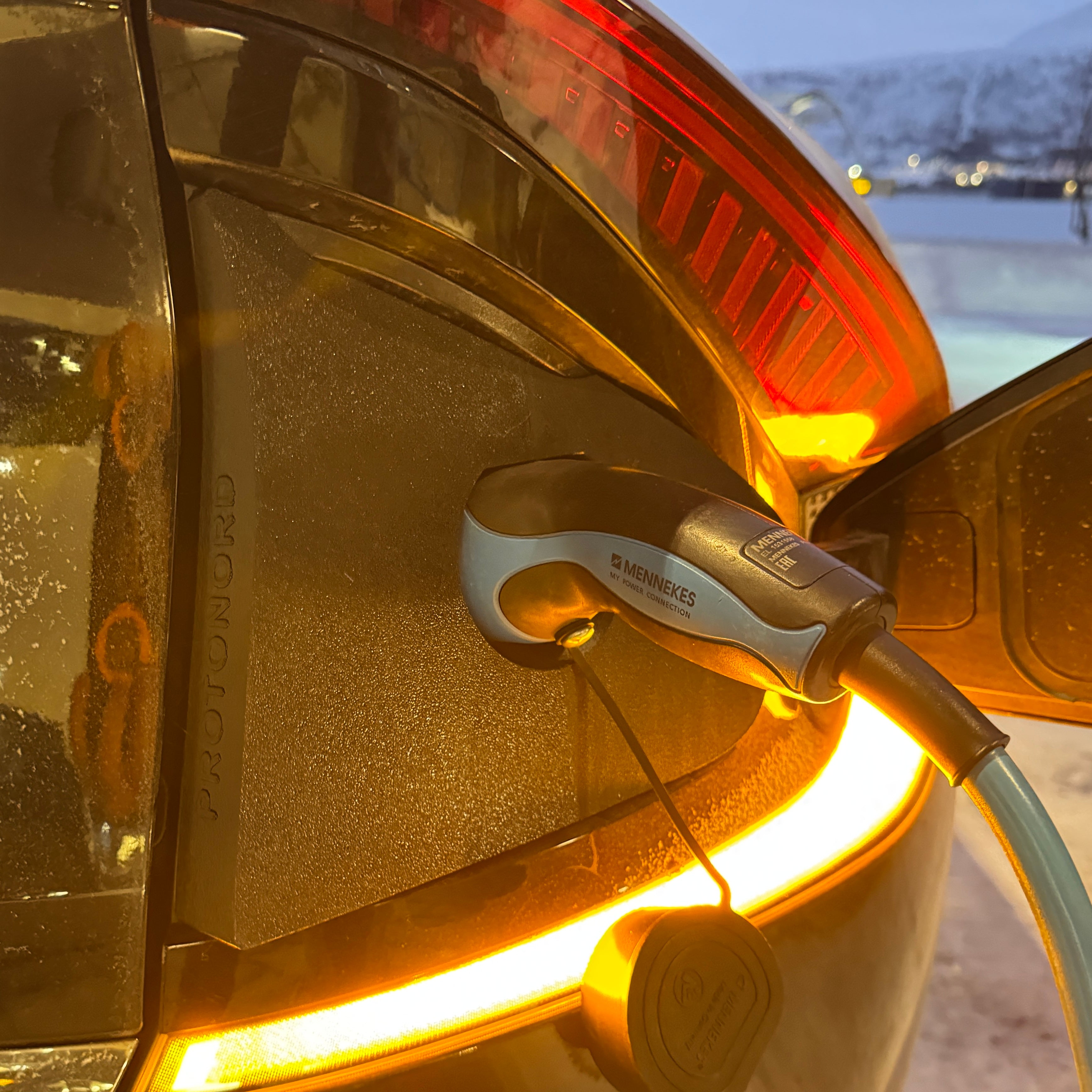 KIA EV6 vær og snø deksel for ladeport - PROTONORD