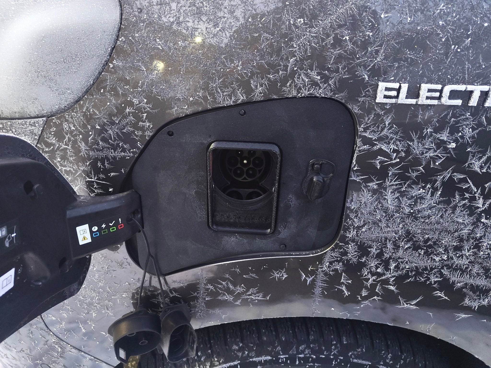 Toyota ProAce Electric vær og snø deksel for ladeport - PROTONORD